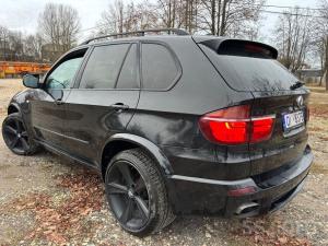 Black BMW X5 2007 in Jelgava, with an engine capacity of 3.00 L and mileage of 311 thousand km for 8999 €, photo 3 on AUTOMOTO.COM.LV