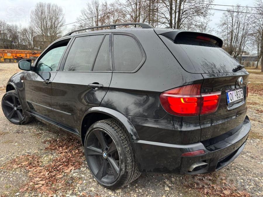 Black BMW X5 2007 in Jelgava, with an engine capacity of 3.00 L and mileage of 311 thousand km for 8999 €, photo 3 on AUTOMOTO.COM.LV