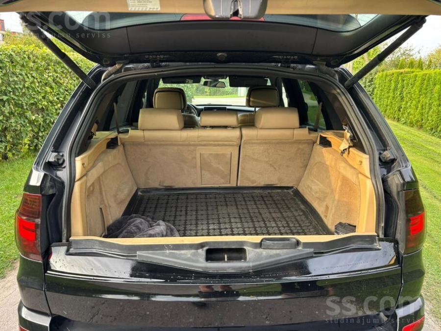 Black BMW X5 2007 in Jelgava, with an engine capacity of 3.00 L and mileage of 311 thousand km for 8999 €, photo 8 on AUTOMOTO.COM.LV