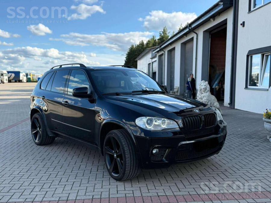Black BMW X5 2007 in Jelgava, with an engine capacity of 3.00 L and mileage of 311 thousand km for 8999 €, photo 12 on AUTOMOTO.COM.LV