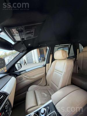Black BMW X5 2007 in Jelgava, with an engine capacity of 3.00 L and mileage of 311 thousand km for 8999 €, photo 19 on AUTOMOTO.COM.LV