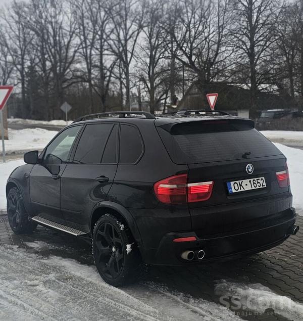 Black BMW X5 2007 in Jekabpils, with an engine capacity of 3.00 L and mileage of 433 thousand km for 5290 €, photo 3 on AUTOMOTO.COM.LV