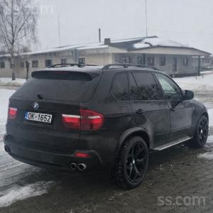 Black BMW X5 2007 in Jekabpils, with an engine capacity of 3.00 L and mileage of 433 thousand km for 5290 €, photo 5 on AUTOMOTO.COM.LV