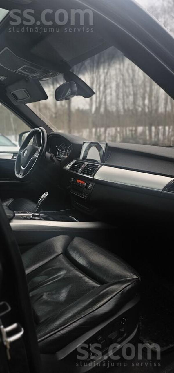 Black BMW X5 2007 in Jekabpils, with an engine capacity of 3.00 L and mileage of 433 thousand km for 5290 €, photo 5 on AUTOMOTO.COM.LV
