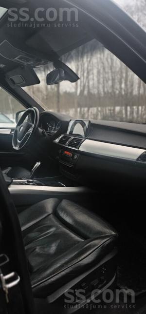 Black BMW X5 2007 in Jekabpils, with an engine capacity of 3.00 L and mileage of 433 thousand km for 5290 €, photo 6 on AUTOMOTO.COM.LV