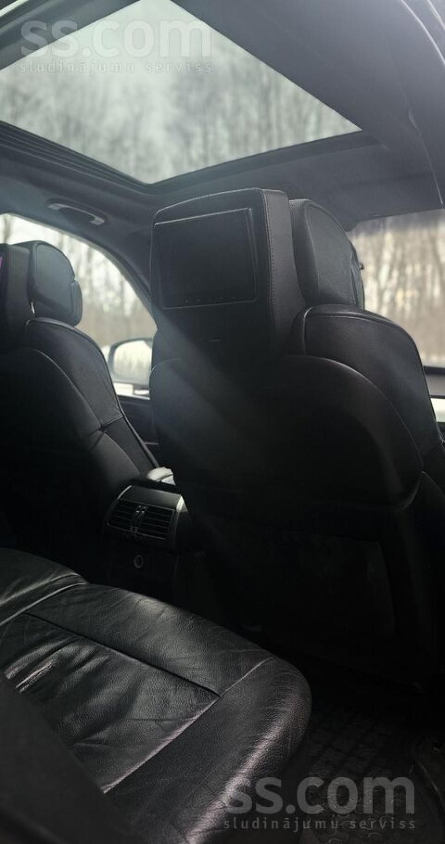 Black BMW X5 2007 in Jekabpils, with an engine capacity of 3.00 L and mileage of 433 thousand km for 5290 €, photo 11 on AUTOMOTO.COM.LV