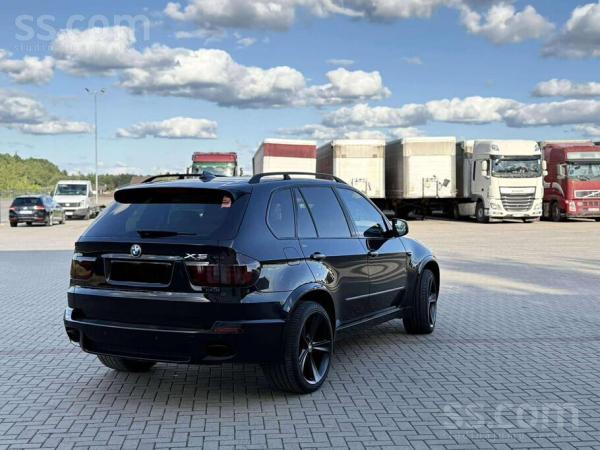 Black BMW X5 2007 in Jelgava, with an engine capacity of 3.00 L and mileage of 312 thousand km for 10999 €, photo 2 on AUTOMOTO.COM.LV