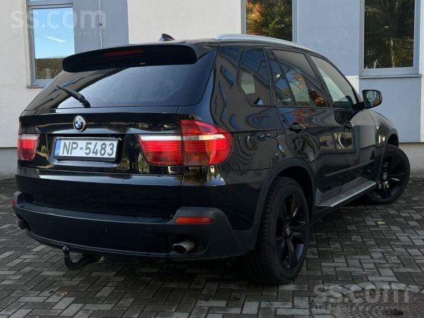 Black BMW X5 2007 in Jelgava, with an engine capacity of 3.00 L and mileage of 270 thousand km for 8450 €, photo 3 on AUTOMOTO.COM.LV