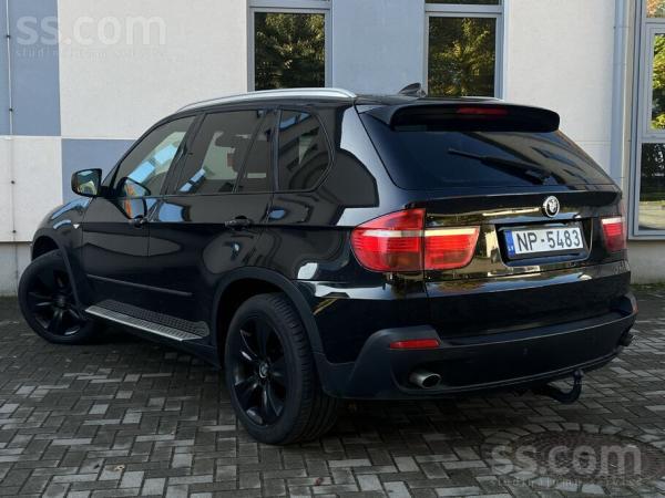 Black BMW X5 2007 in Jelgava, with an engine capacity of 3.00 L and mileage of 270 thousand km for 8450 €, photo 4 on AUTOMOTO.COM.LV