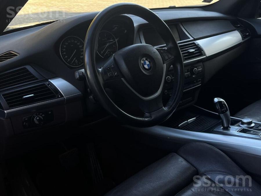 Black BMW X5 2007 in Jelgava, with an engine capacity of 3.00 L and mileage of 270 thousand km for 8450 €, photo 6 on AUTOMOTO.COM.LV