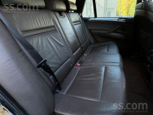 Black BMW X5 2007 in Jelgava, with an engine capacity of 3.00 L and mileage of 270 thousand km for 8450 €, photo 9 on AUTOMOTO.COM.LV