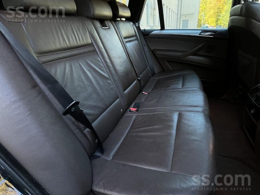 Black BMW X5 2007 in Jelgava, with an engine capacity of 3.00 L and mileage of 270 thousand km for 8450 €, photo 9 on AUTOMOTO.COM.LV