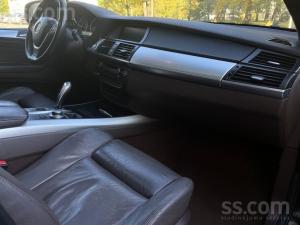 Black BMW X5 2007 in Jelgava, with an engine capacity of 3.00 L and mileage of 270 thousand km for 8450 €, photo 10 on AUTOMOTO.COM.LV