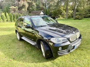 Black BMW X5 2007 in Riga, with an engine capacity of 3.00 L and mileage of 292 thousand km for 6500 €, photo 1 on AUTOMOTO.COM.LV