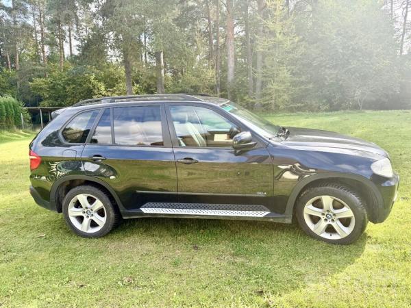 Black BMW X5 2007 in Riga, with an engine capacity of 3.00 L and mileage of 292 thousand km for 6500 €, photo 4 on AUTOMOTO.COM.LV