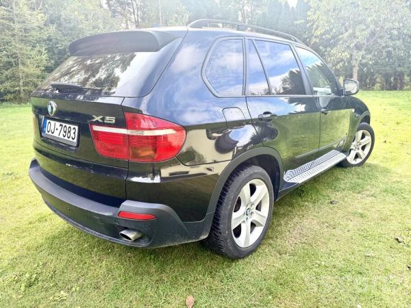 Black BMW X5 2007 in Riga, with an engine capacity of 3.00 L and mileage of 292 thousand km for 6500 €, photo 5 on AUTOMOTO.COM.LV
