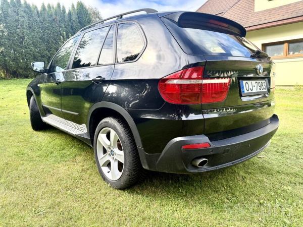 Black BMW X5 2007 in Riga, with an engine capacity of 3.00 L and mileage of 292 thousand km for 6500 €, photo 6 on AUTOMOTO.COM.LV