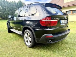 Black BMW X5 2007 in Riga, with an engine capacity of 3.00 L and mileage of 292 thousand km for 6500 €, photo 6 on AUTOMOTO.COM.LV