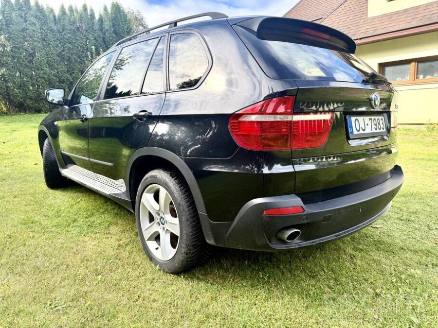Black BMW X5 2007 in Riga, with an engine capacity of 3.00 L and mileage of 292 thousand km for 6500 €, photo 6 on AUTOMOTO.COM.LV