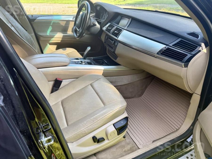 Black BMW X5 2007 in Riga, with an engine capacity of 3.00 L and mileage of 292 thousand km for 6500 €, photo 8 on AUTOMOTO.COM.LV