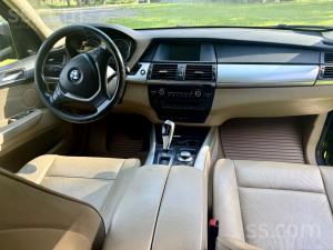 Black BMW X5 2007 in Riga, with an engine capacity of 3.00 L and mileage of 292 thousand km for 6500 €, photo 9 on AUTOMOTO.COM.LV