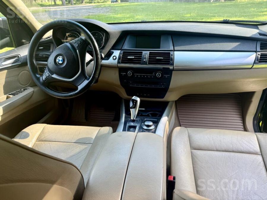 Black BMW X5 2007 in Riga, with an engine capacity of 3.00 L and mileage of 292 thousand km for 6500 €, photo 9 on AUTOMOTO.COM.LV