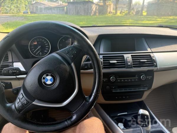 Black BMW X5 2007 in Riga, with an engine capacity of 3.00 L and mileage of 292 thousand km for 6500 €, photo 10 on AUTOMOTO.COM.LV