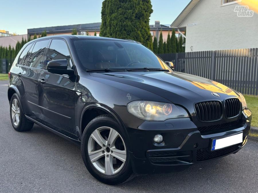 Black BMW X5 2007 in Kaunas, with an engine capacity of 3.00 L and mileage of 450 thousand km for 4400 €, photo 3 on AUTOMOTO.COM.LV