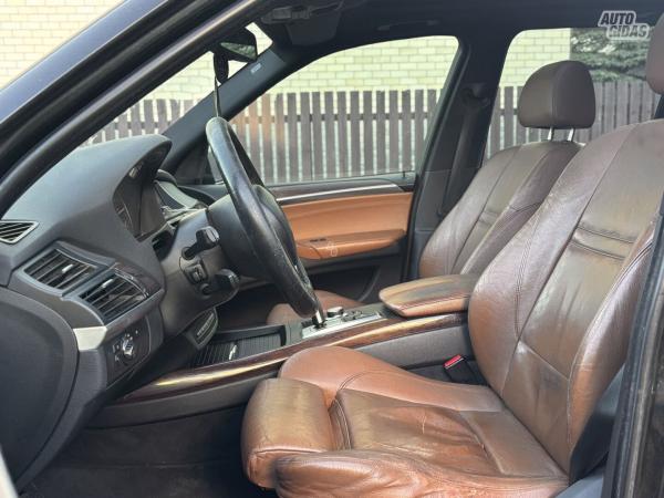Black BMW X5 2007 in Kaunas, with an engine capacity of 3.00 L and mileage of 450 thousand km for 4400 €, photo 9 on AUTOMOTO.COM.LV