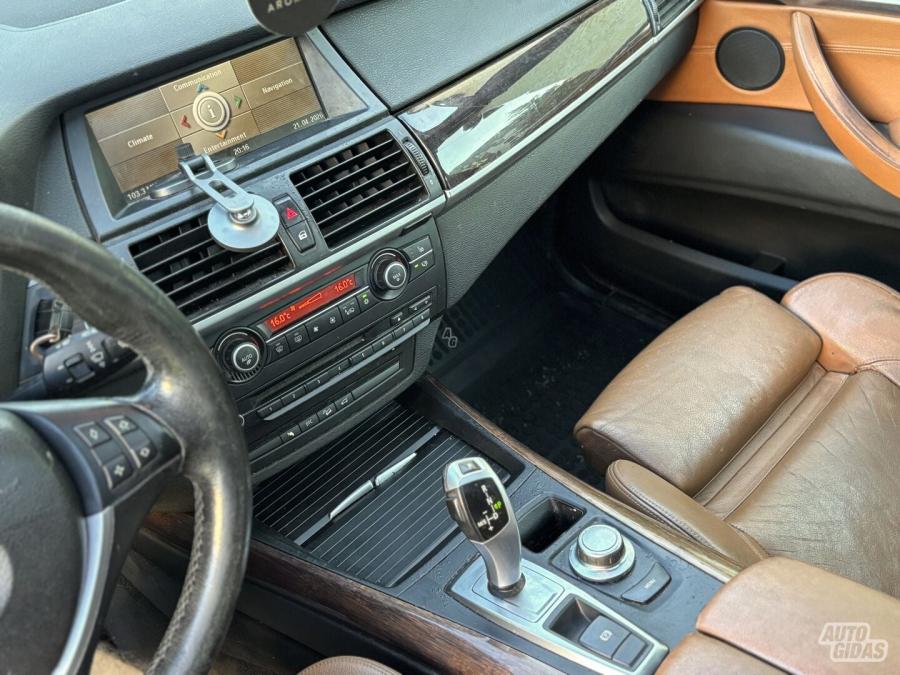 Black BMW X5 2007 in Kaunas, with an engine capacity of 3.00 L and mileage of 450 thousand km for 4400 €, photo 12 on AUTOMOTO.COM.LV
