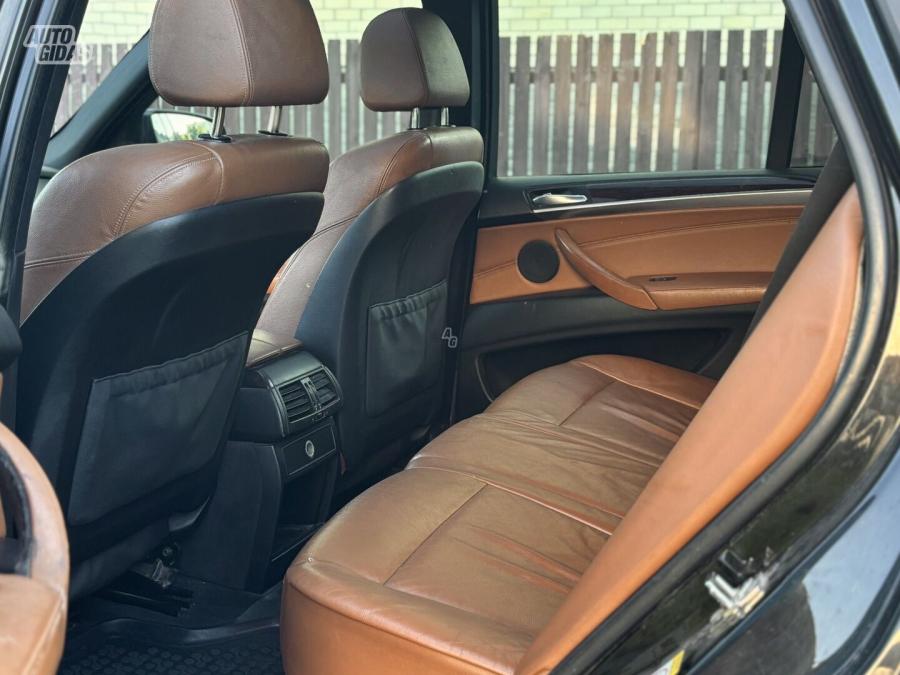 Black BMW X5 2007 in Kaunas, with an engine capacity of 3.00 L and mileage of 450 thousand km for 4400 €, photo 14 on AUTOMOTO.COM.LV