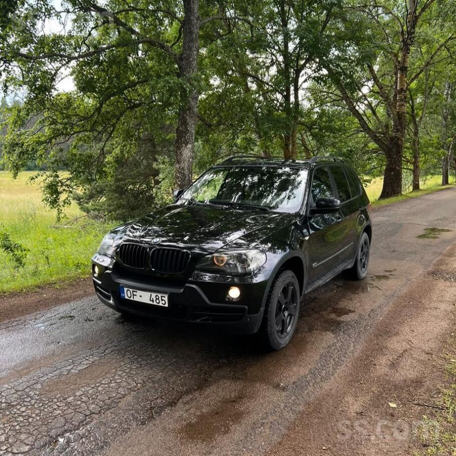 Black BMW X5 2007 in Jekabpils, with an engine capacity of 3.00 L and mileage of 395 thousand km for 6750 €, photo 1 on AUTOMOTO.COM.LV