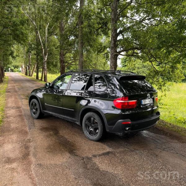 Black BMW X5 2007 in Jekabpils, with an engine capacity of 3.00 L and mileage of 395 thousand km for 6750 €, photo 3 on AUTOMOTO.COM.LV