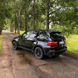 Black BMW X5 2007 in Jekabpils, with an engine capacity of 3.00 L and mileage of 395 thousand km for 6750 €, photo 4 on AUTOMOTO.COM.LV