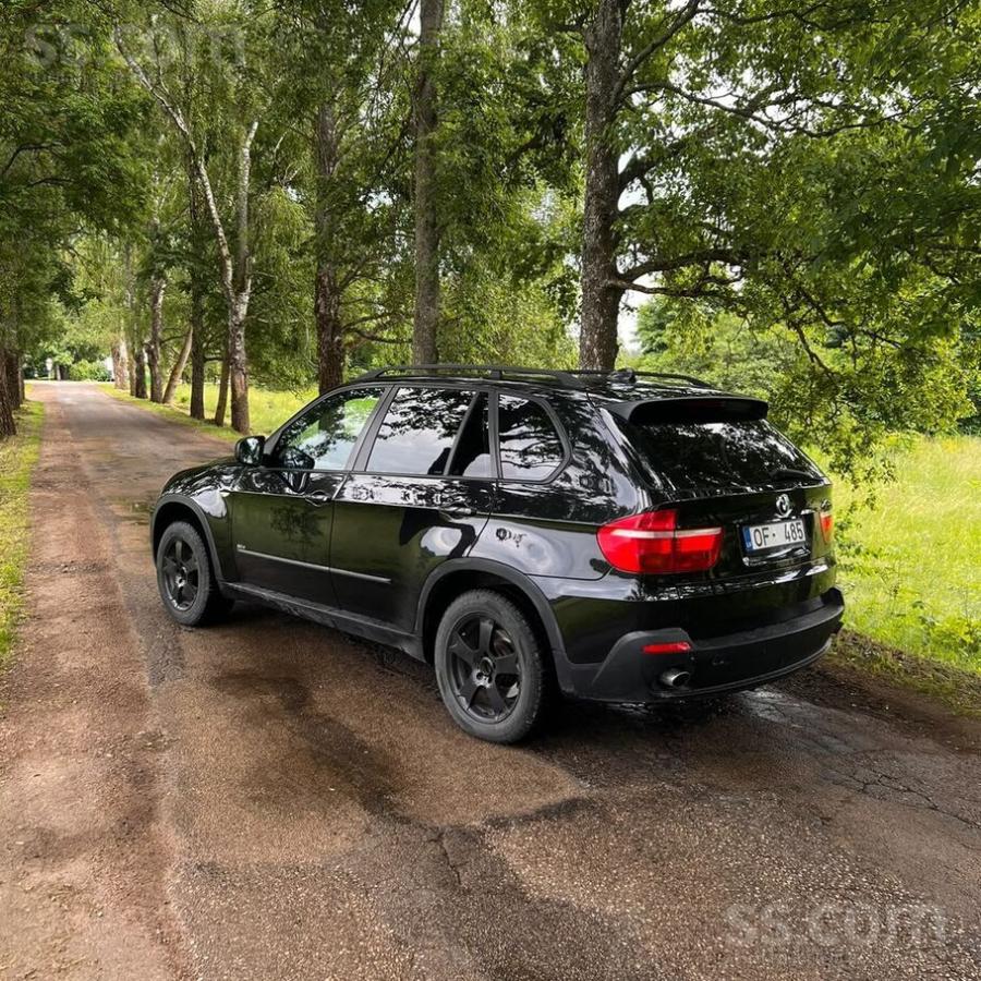 Black BMW X5 2007 in Jekabpils, with an engine capacity of 3.00 L and mileage of 395 thousand km for 6750 €, photo 4 on AUTOMOTO.COM.LV