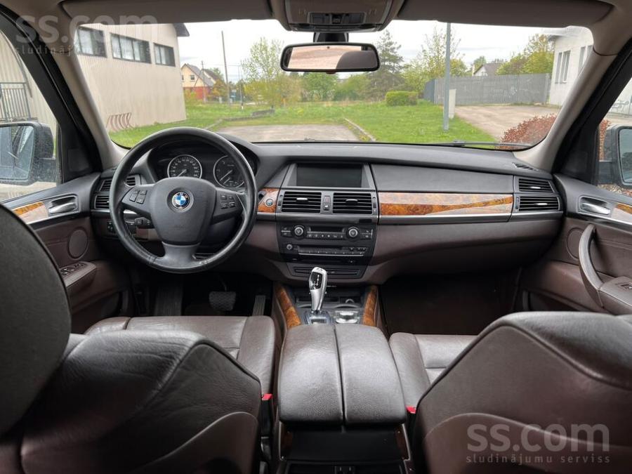 Black BMW X5 2007 in Jekabpils, with an engine capacity of 3.00 L and mileage of 395 thousand km for 6750 €, photo 5 on AUTOMOTO.COM.LV
