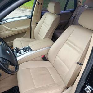 Black BMW X5 2007 in Kaunas, with an engine capacity of 2.99 L and mileage of 383 thousand km for 8300 €, photo 8 on AUTOMOTO.COM.LV