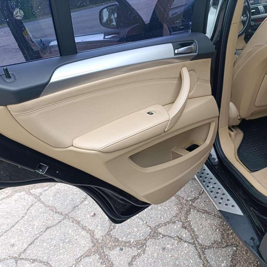 Black BMW X5 2007 in Kaunas, with an engine capacity of 2.99 L and mileage of 383 thousand km for 8300 €, photo 12 on AUTOMOTO.COM.LV