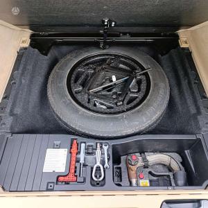 Black BMW X5 2007 in Kaunas, with an engine capacity of 2.99 L and mileage of 383 thousand km for 8300 €, photo 15 on AUTOMOTO.COM.LV
