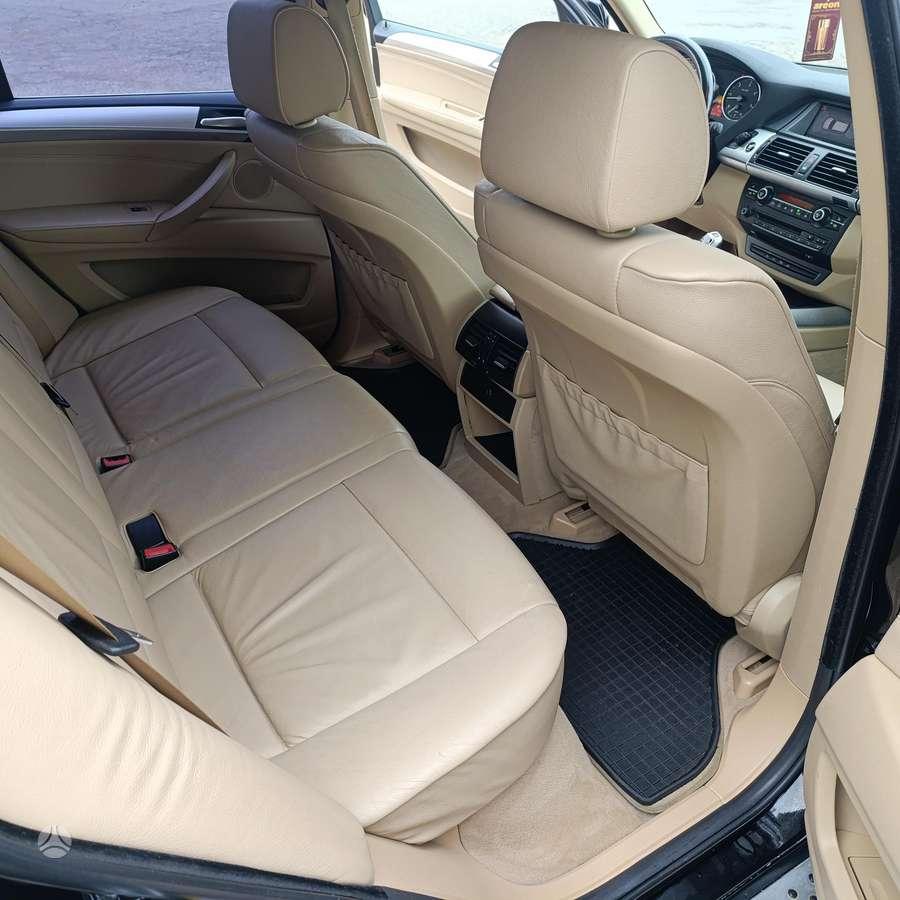 Black BMW X5 2007 in Kaunas, with an engine capacity of 2.99 L and mileage of 383 thousand km for 8300 €, photo 16 on AUTOMOTO.COM.LV