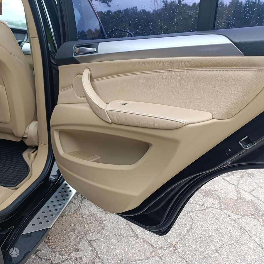 Black BMW X5 2007 in Kaunas, with an engine capacity of 2.99 L and mileage of 383 thousand km for 8300 €, photo 17 on AUTOMOTO.COM.LV