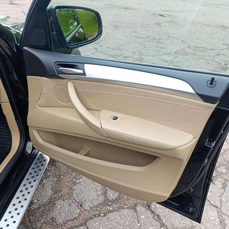 Black BMW X5 2007 in Kaunas, with an engine capacity of 2.99 L and mileage of 383 thousand km for 8300 €, photo 20 on AUTOMOTO.COM.LV
