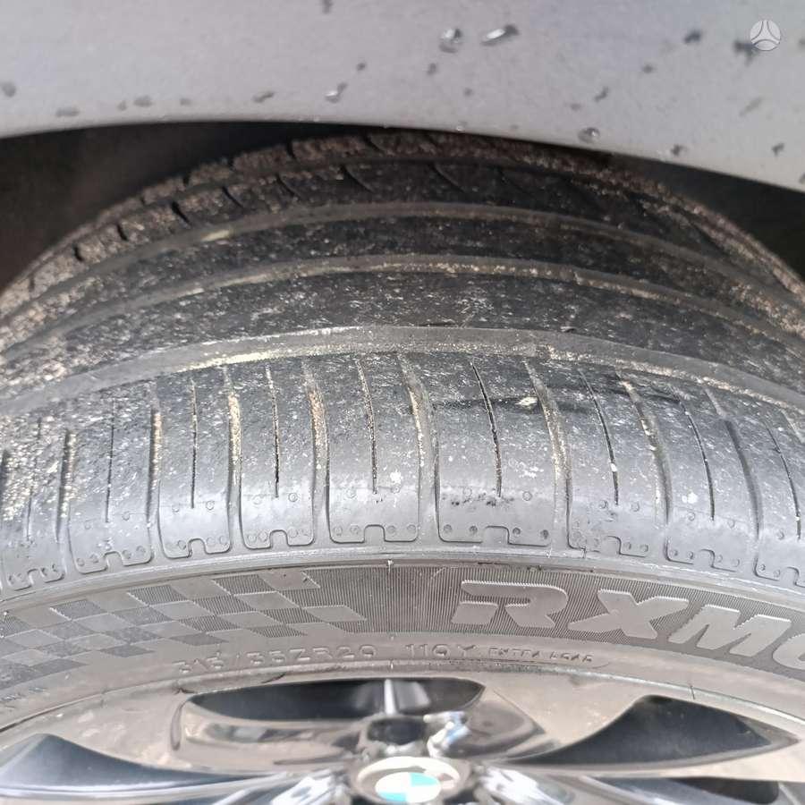 Black BMW X5 2007 in Kaunas, with an engine capacity of 2.99 L and mileage of 383 thousand km for 8300 €, photo 24 on AUTOMOTO.COM.LV