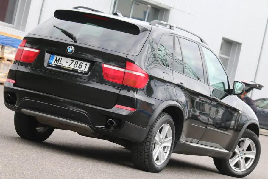 Melns BMW X5 2007 Rīga, ar dzinēja tilpumu 3.00 L un nobraukumu 238 tūkst. km par 6690 €, foto 3 vietnē AUTOMOTO.COM.LV