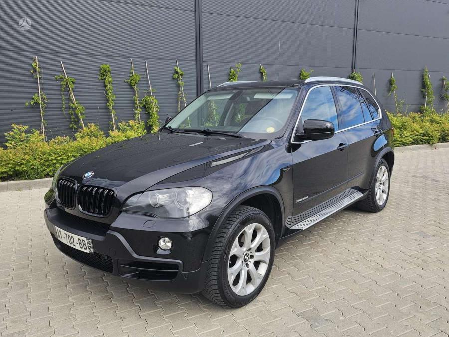 Black BMW X5 2007 in Vilnius, with an engine capacity of 3.00 L and mileage of 304 thousand km for 8250 €, photo 4 on AUTOMOTO.COM.LV