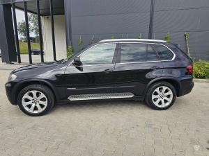 Black BMW X5 2007 in Vilnius, with an engine capacity of 3.00 L and mileage of 304 thousand km for 8250 €, photo 5 on AUTOMOTO.COM.LV