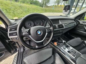 Black BMW X5 2007 in Vilnius, with an engine capacity of 3.00 L and mileage of 304 thousand km for 8250 €, photo 15 on AUTOMOTO.COM.LV