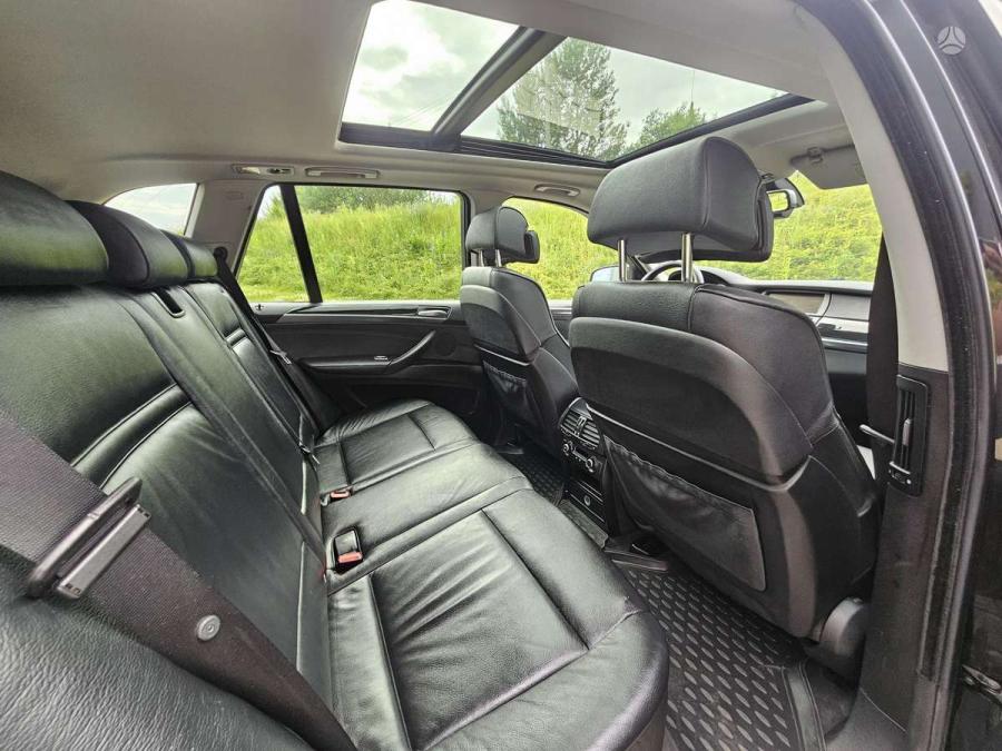 Black BMW X5 2007 in Vilnius, with an engine capacity of 3.00 L and mileage of 304 thousand km for 8250 €, photo 20 on AUTOMOTO.COM.LV
