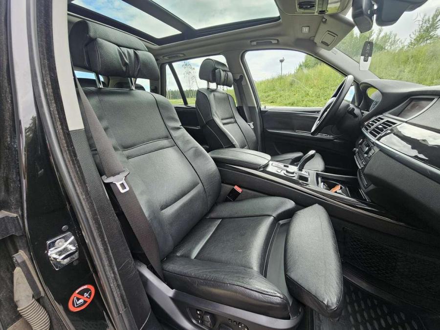 Black BMW X5 2007 in Vilnius, with an engine capacity of 3.00 L and mileage of 304 thousand km for 8250 €, photo 21 on AUTOMOTO.COM.LV