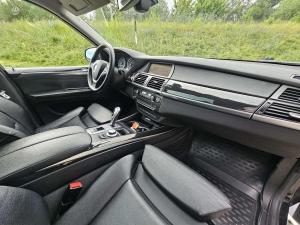 Black BMW X5 2007 in Vilnius, with an engine capacity of 3.00 L and mileage of 304 thousand km for 8250 €, photo 22 on AUTOMOTO.COM.LV